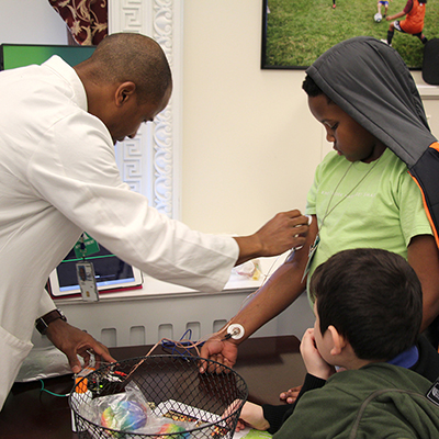 NIH Scientists Spread Science Excitement During Lab Week | NIH Record