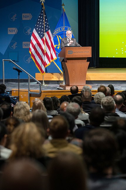 Chief Internet Evangelist Cerf Discusses AI at NIH | NIH Record